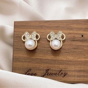 Disney | Jewelry | The Classic Minnie Mouse Pearl | Poshmark